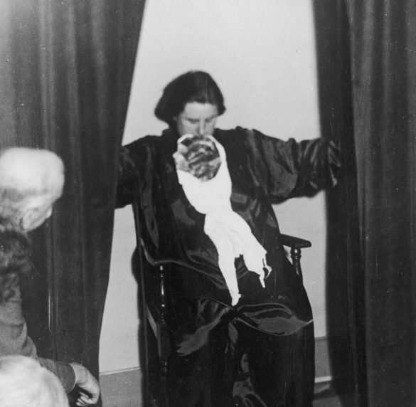 Helen Duncan: A Medium Convicted of Witchcraft in 1944 | Paranorms